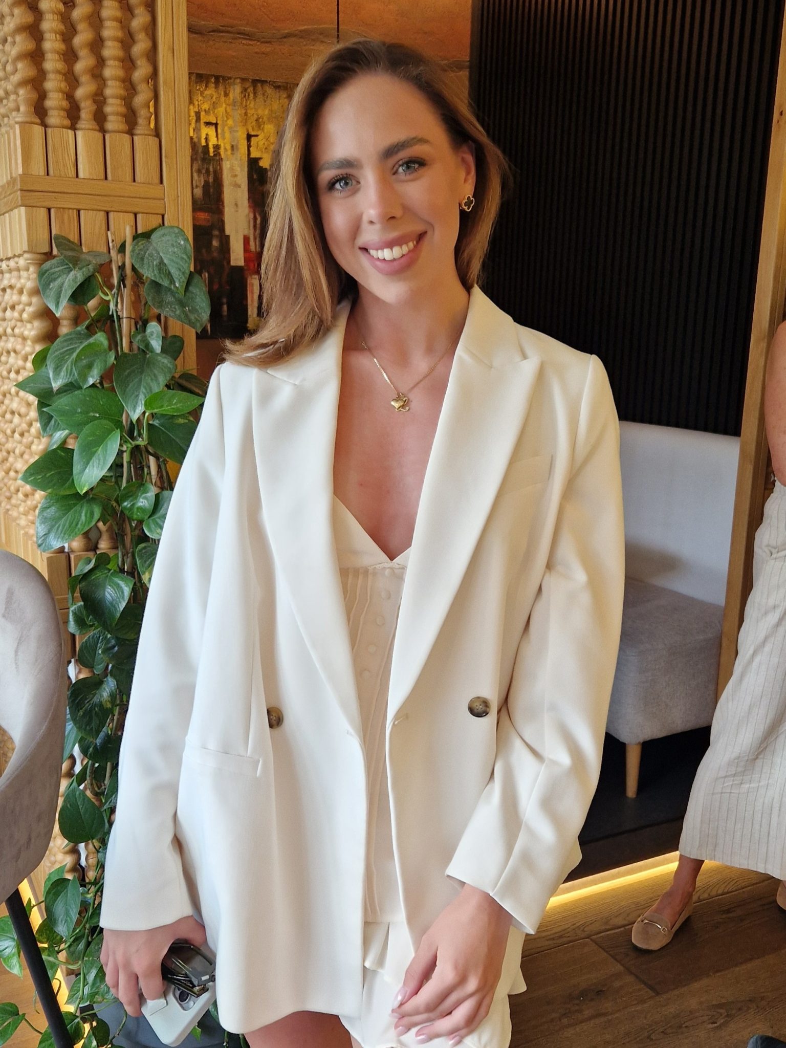 Lissák Laura: Az esti zuhany is boldoggá tesz - Telenovella.hu